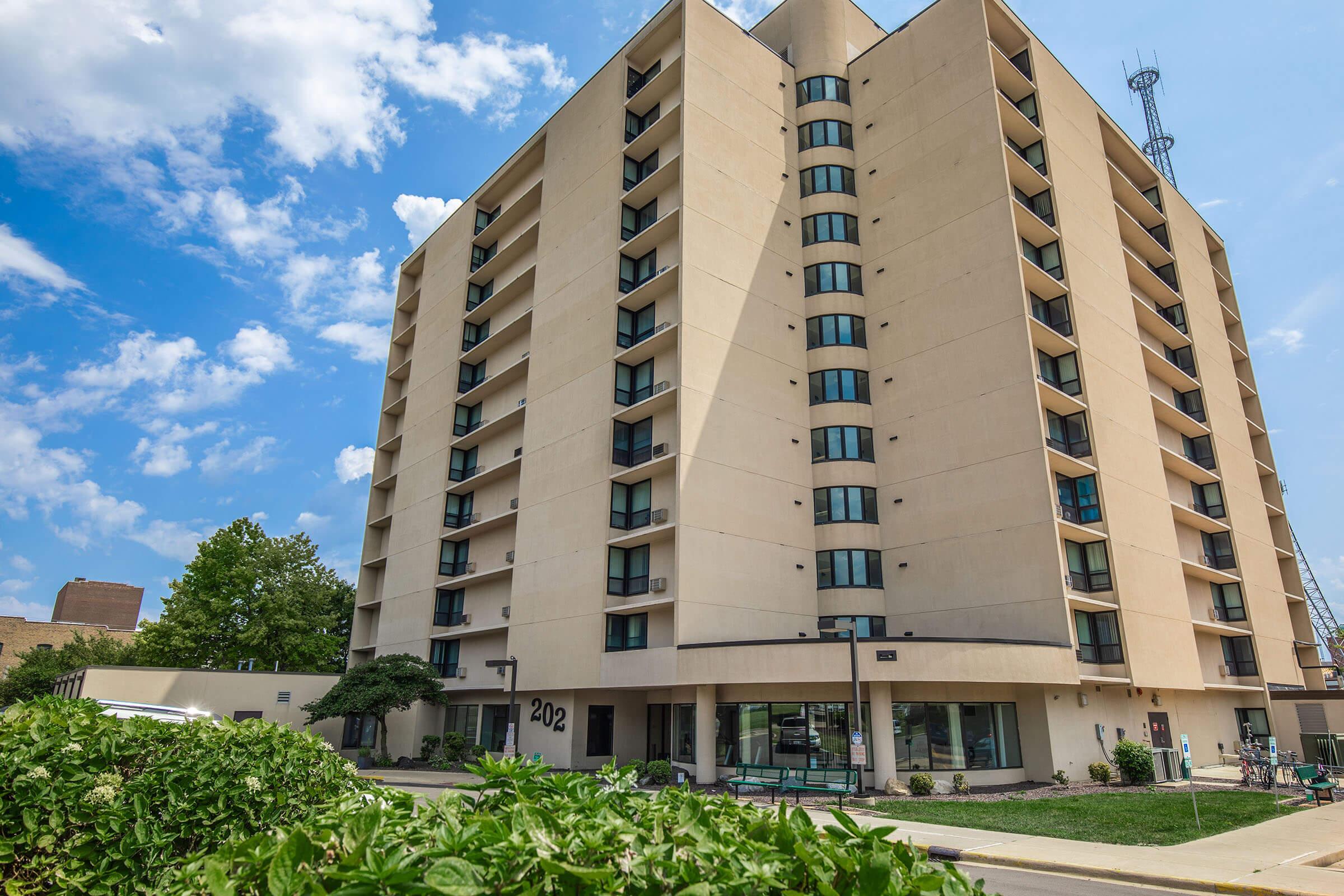 Home - Phoenix Towers Apartments - Bloomington, IL
