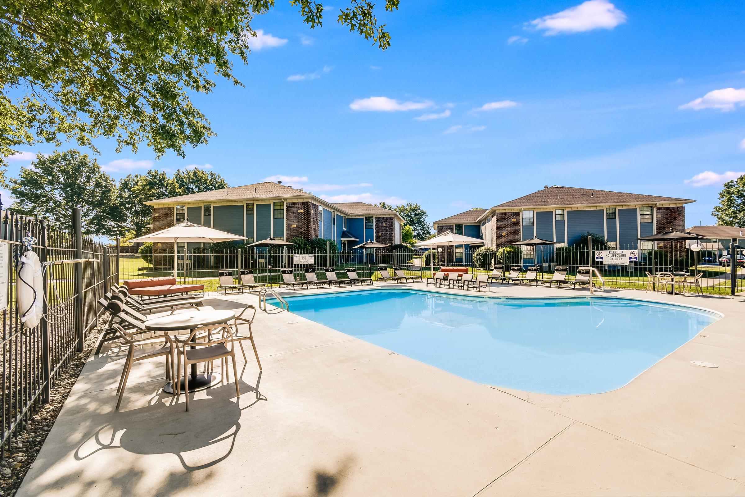 The Arbor Apartments and Townhomes - Apartment Living in Blue Springs, MO