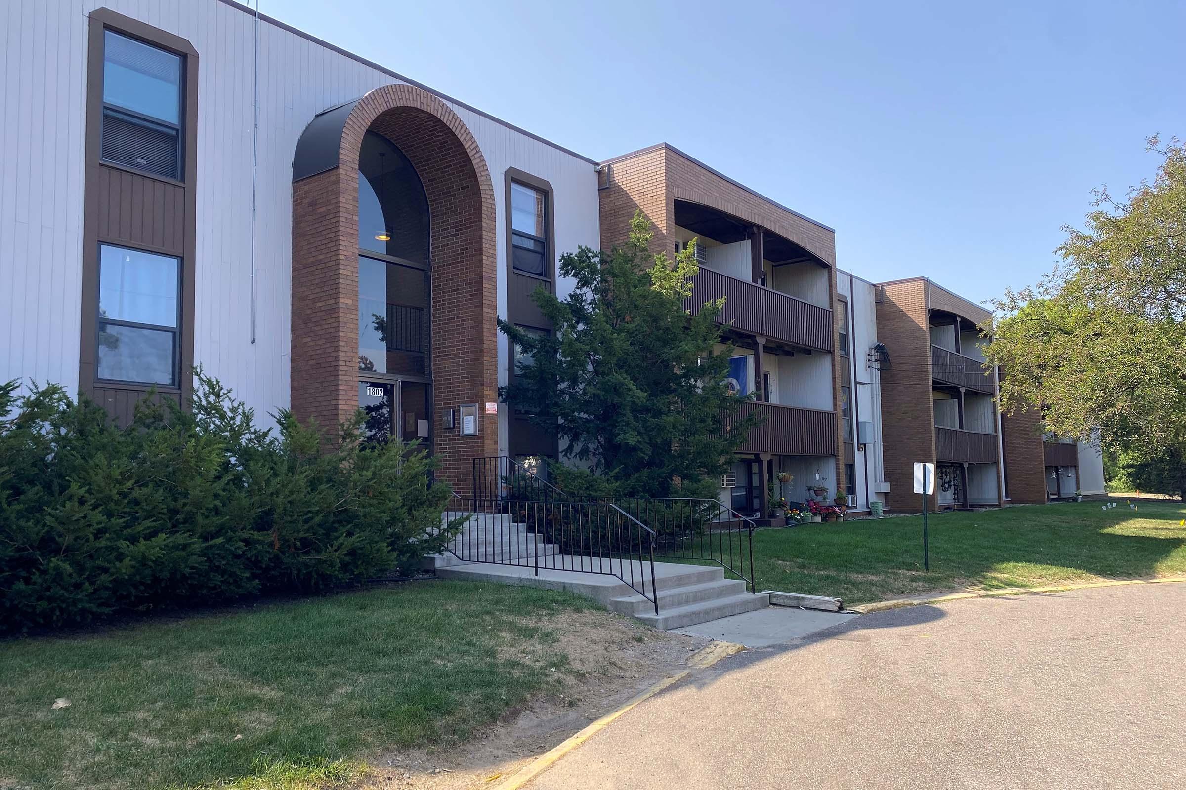 Holiday Acres Apartments - West Saint Paul, MN