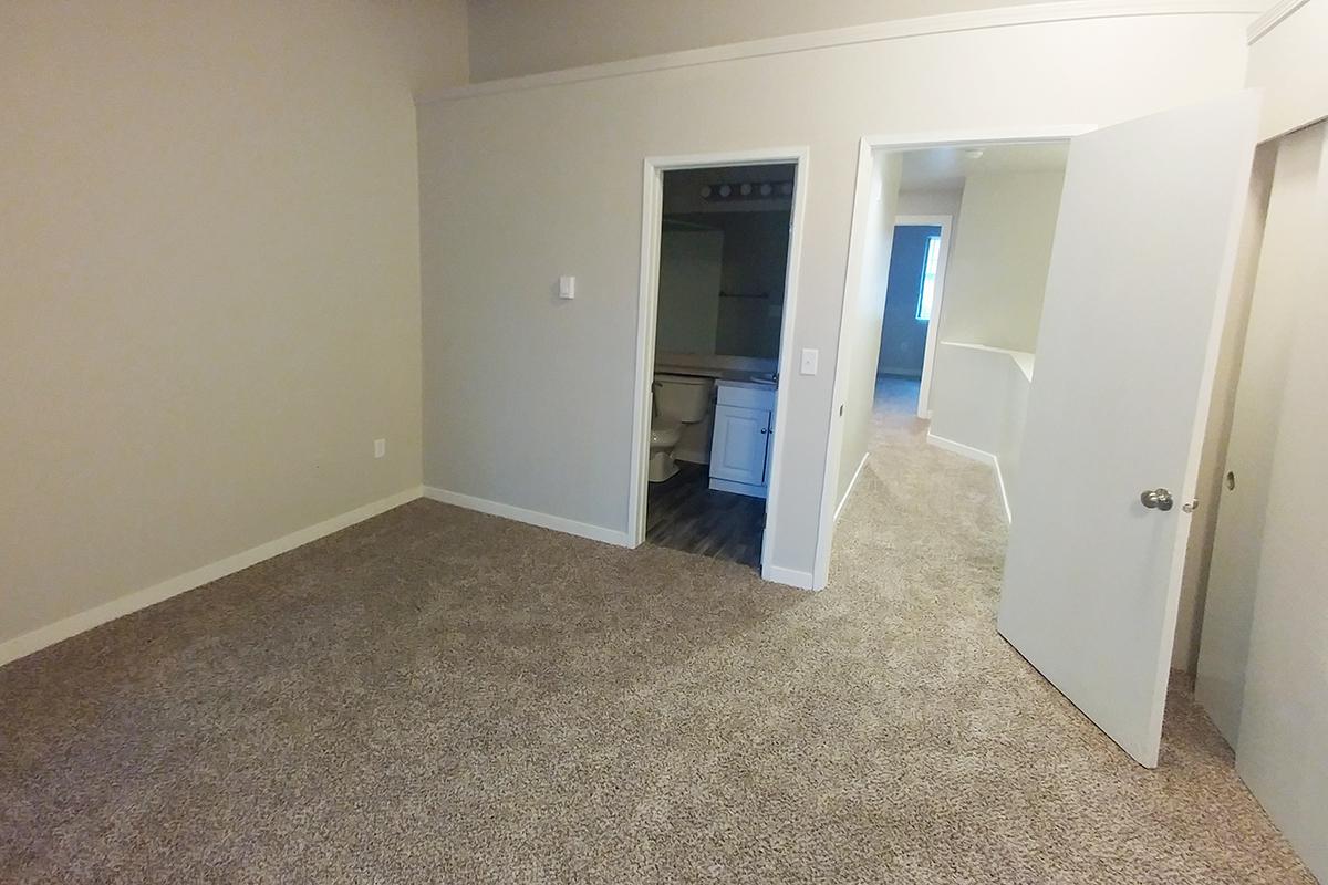 Meridian Green Townhomes - Apartments in Kent, WA