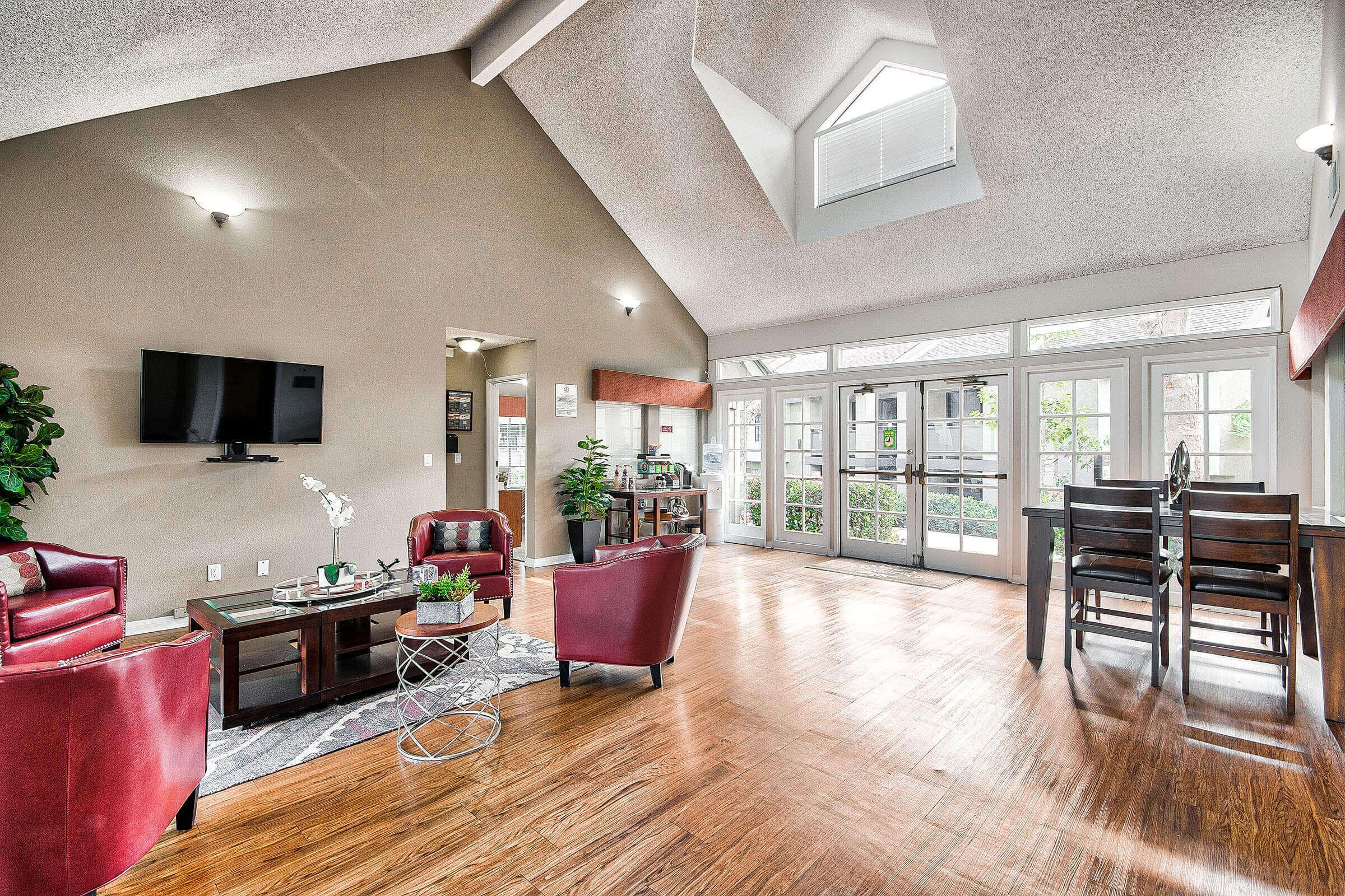 Oak Tree Court Apartment Homes - Photo Gallery