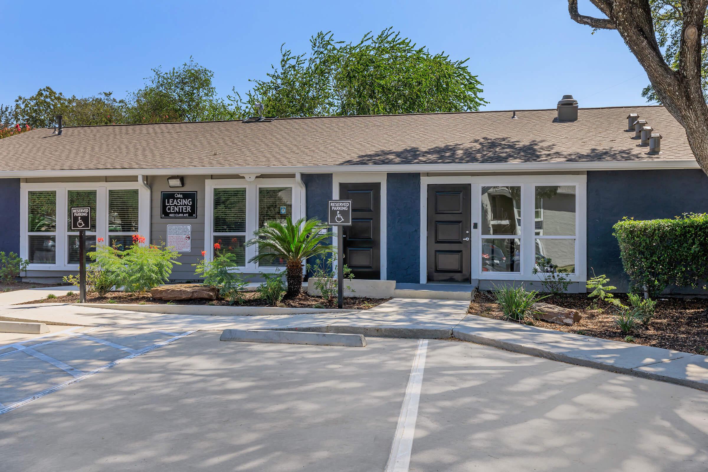 Oaks on Clark - Amenities