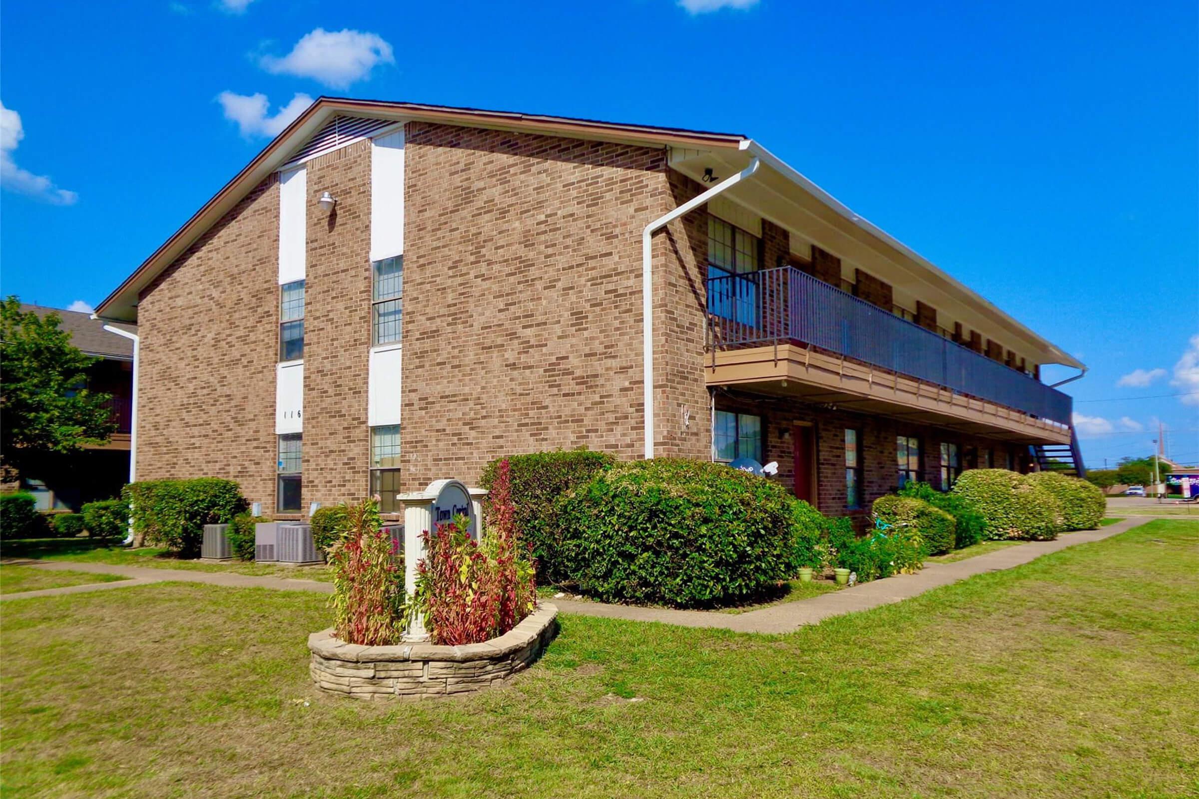 Town Central - Apartments for Rent in Garland, TX