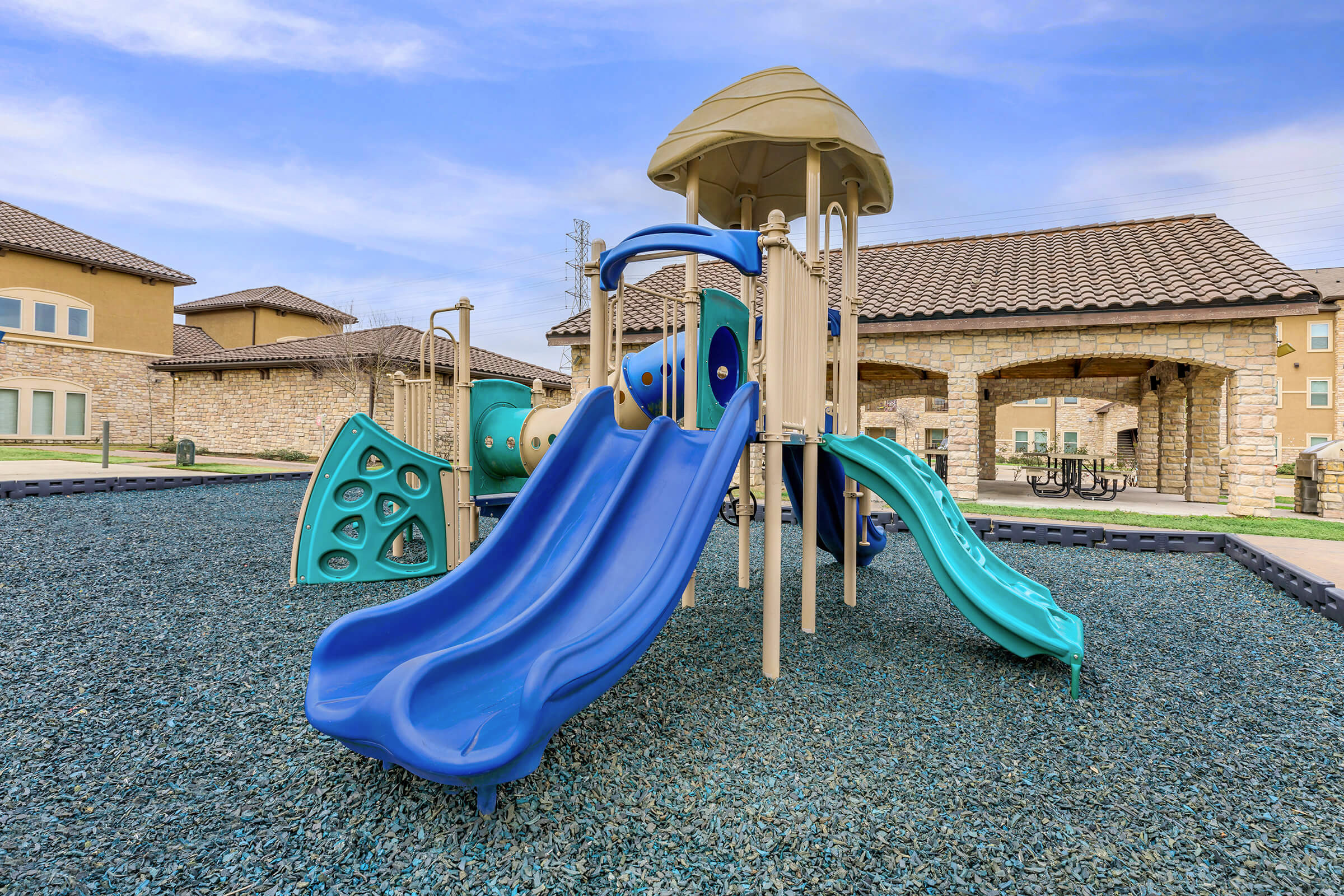 The Summit at Hirsch Road - Apartments in Houston, TX