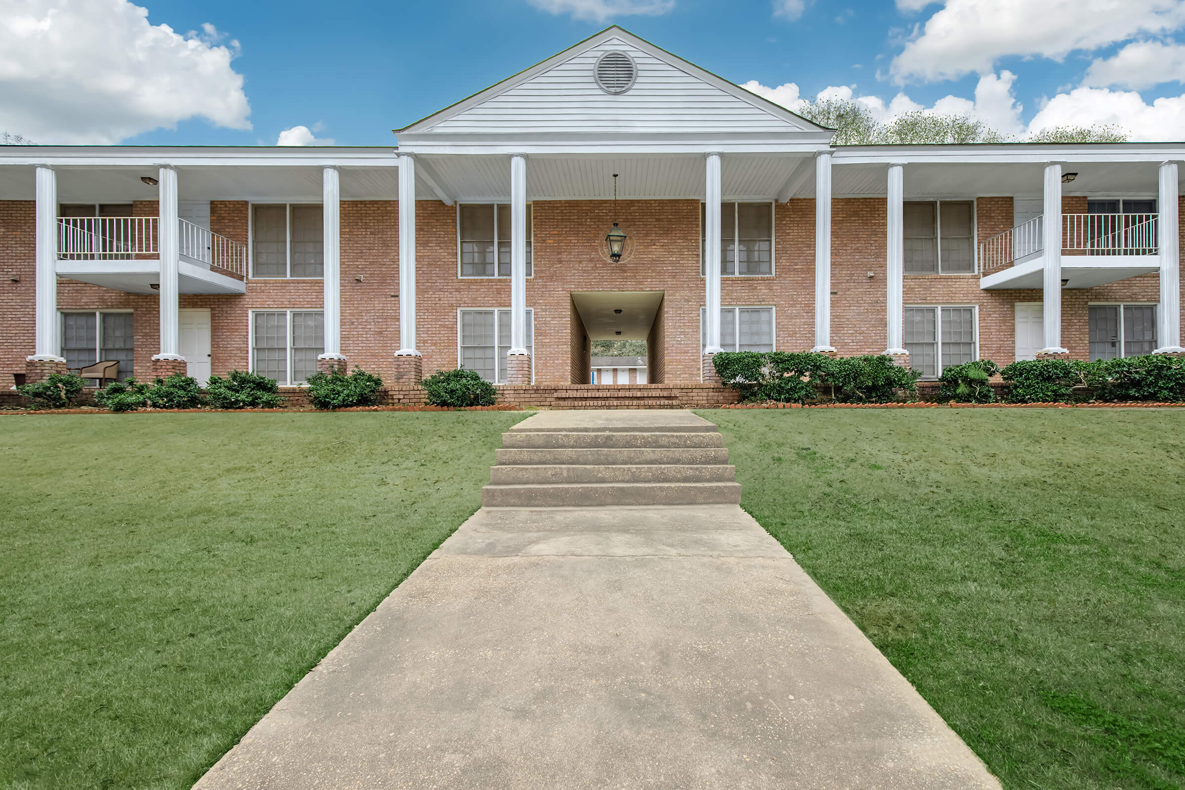 Home - Colonial Arms Apartments - Opelika, AL