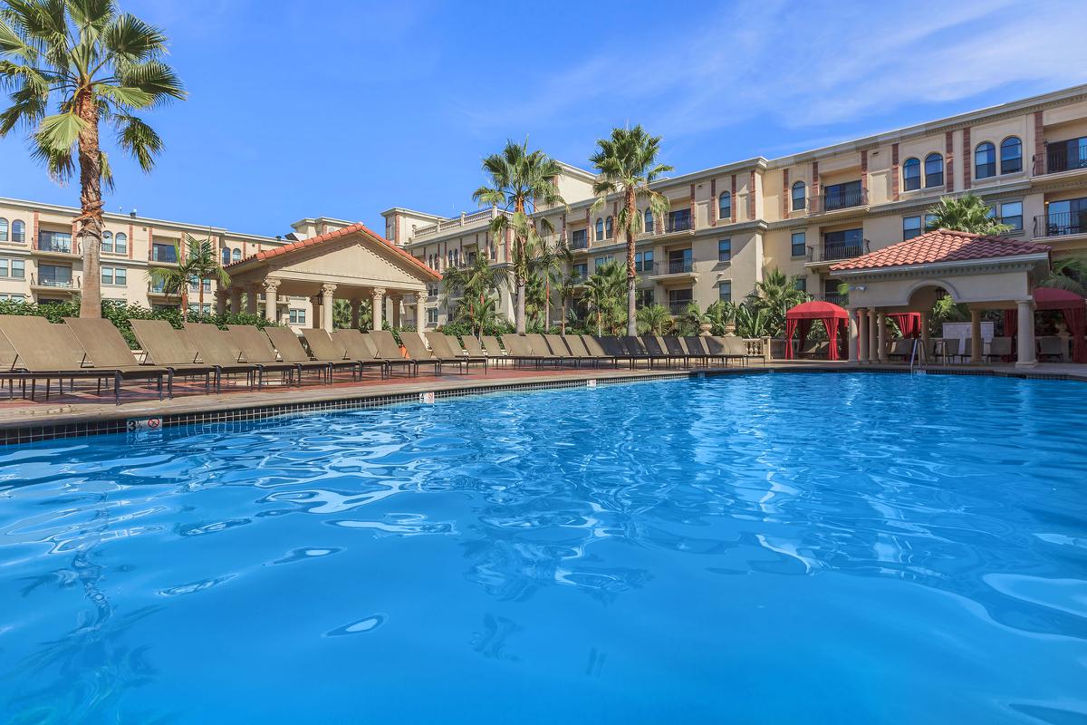 Lorenzo: Photo Gallery: USC Student Apartments