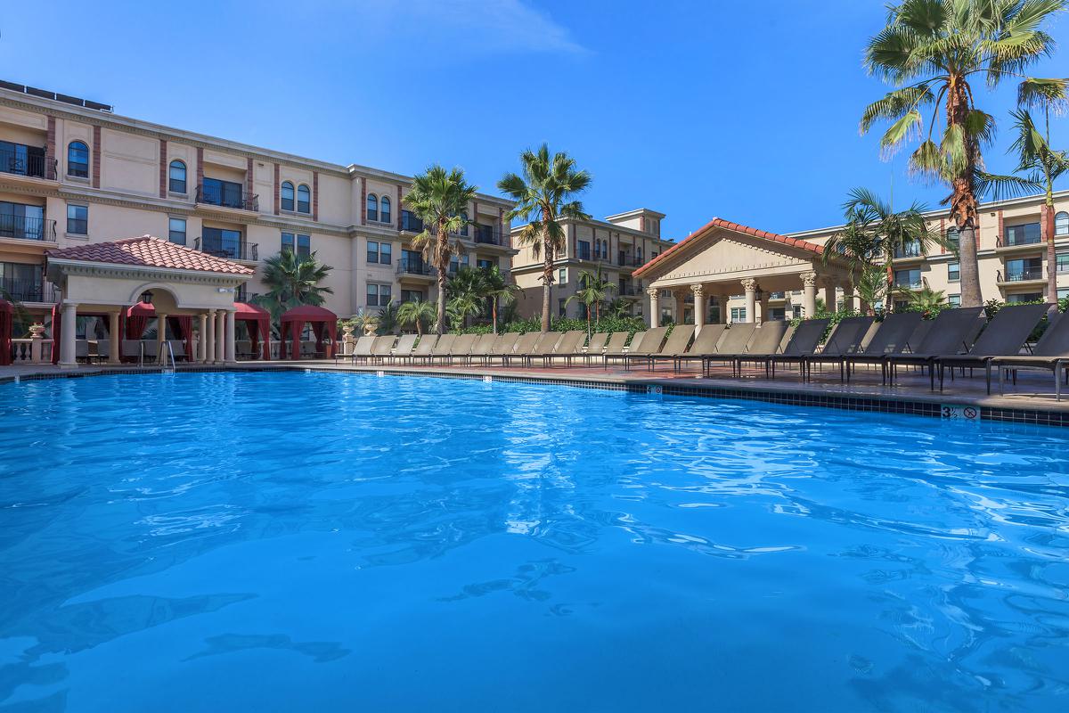 Lorenzo: Photo Gallery: USC Student Apartments